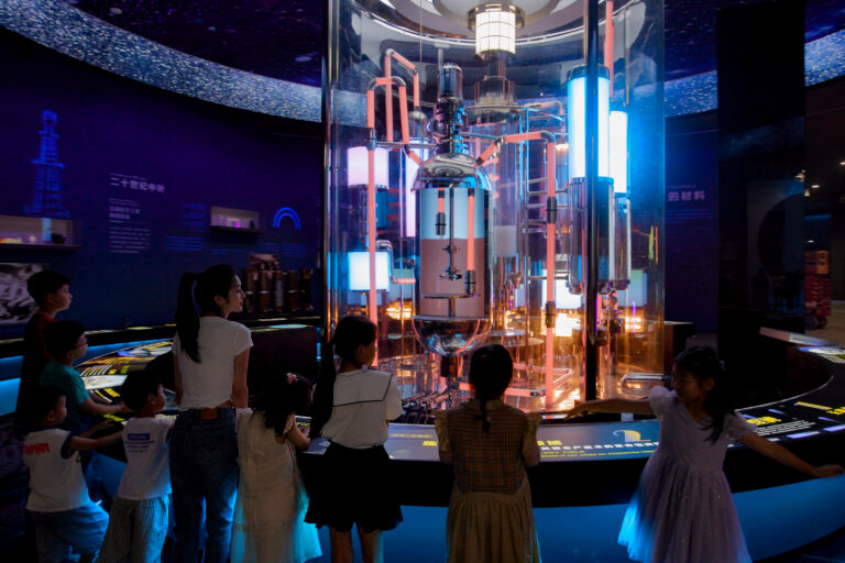 Interweaving of Science and Art • VAVE