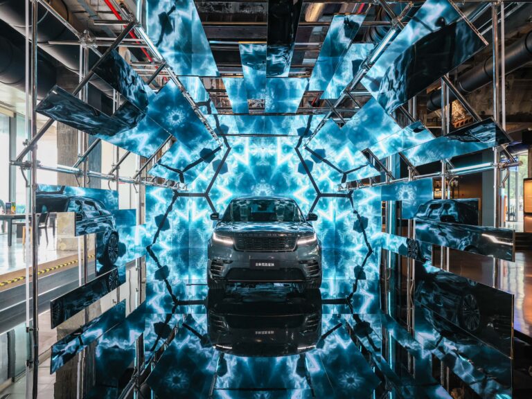 META CUBE EXPERIENCE • VAVE